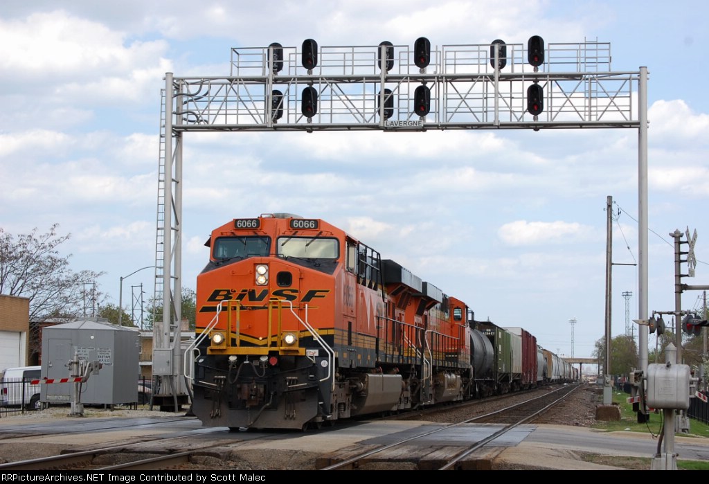 BNSF 6066 & 5736